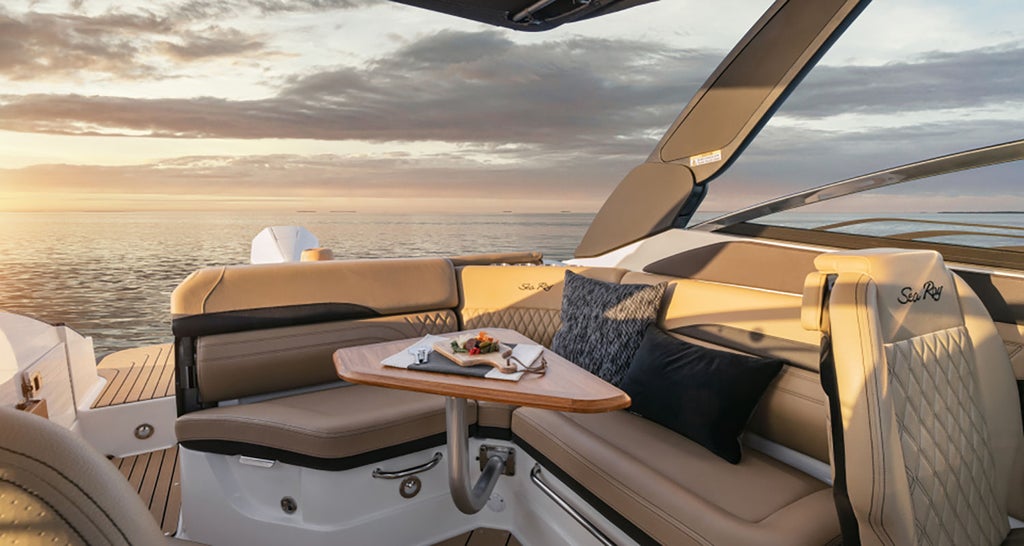 SLX Series Luxury Sport Boats | Sea Ray