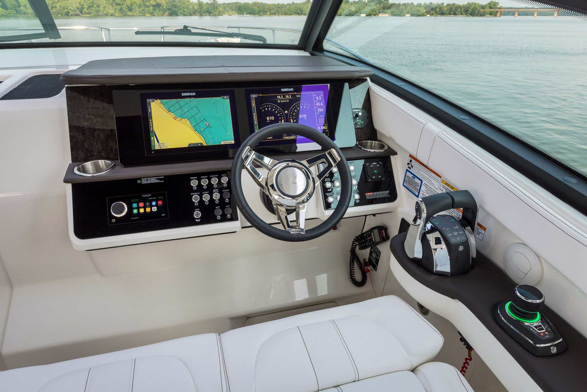 Sundancer 320 Outboard | Sea Ray US