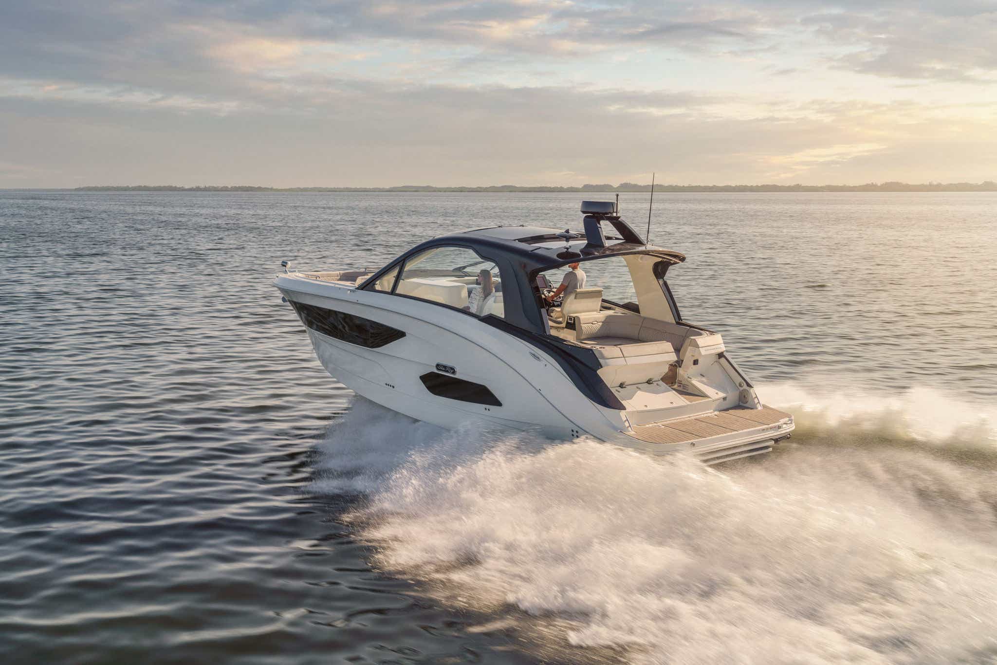 5 Reasons to Upgrade to the Sundancer 370 | Sea Ray US