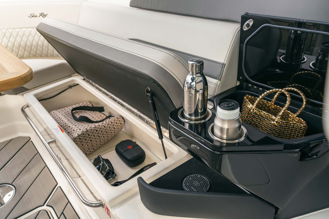 Explore the SLX 360 Outboard | Sea Ray US